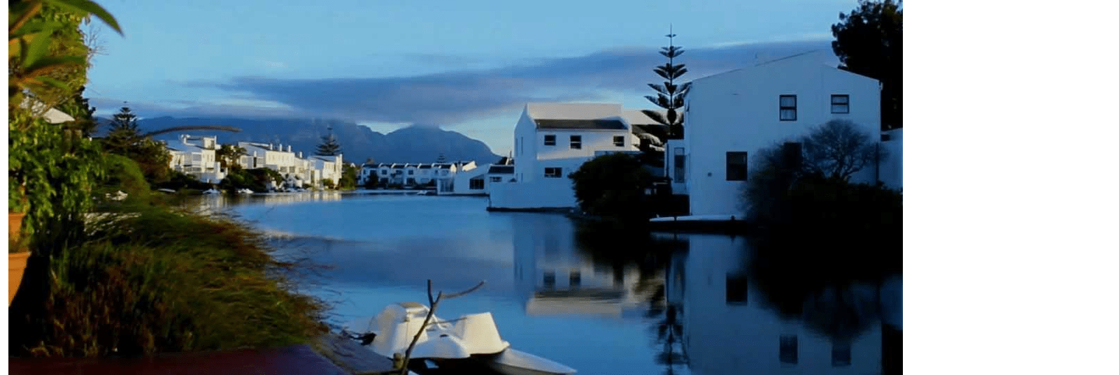 Marina Da Gama, beautiful waterside homes