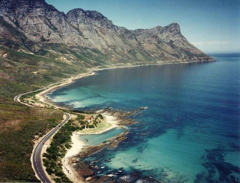 Rooi Els 2 caves with an interesting history. | Colour Dots Rooi Els